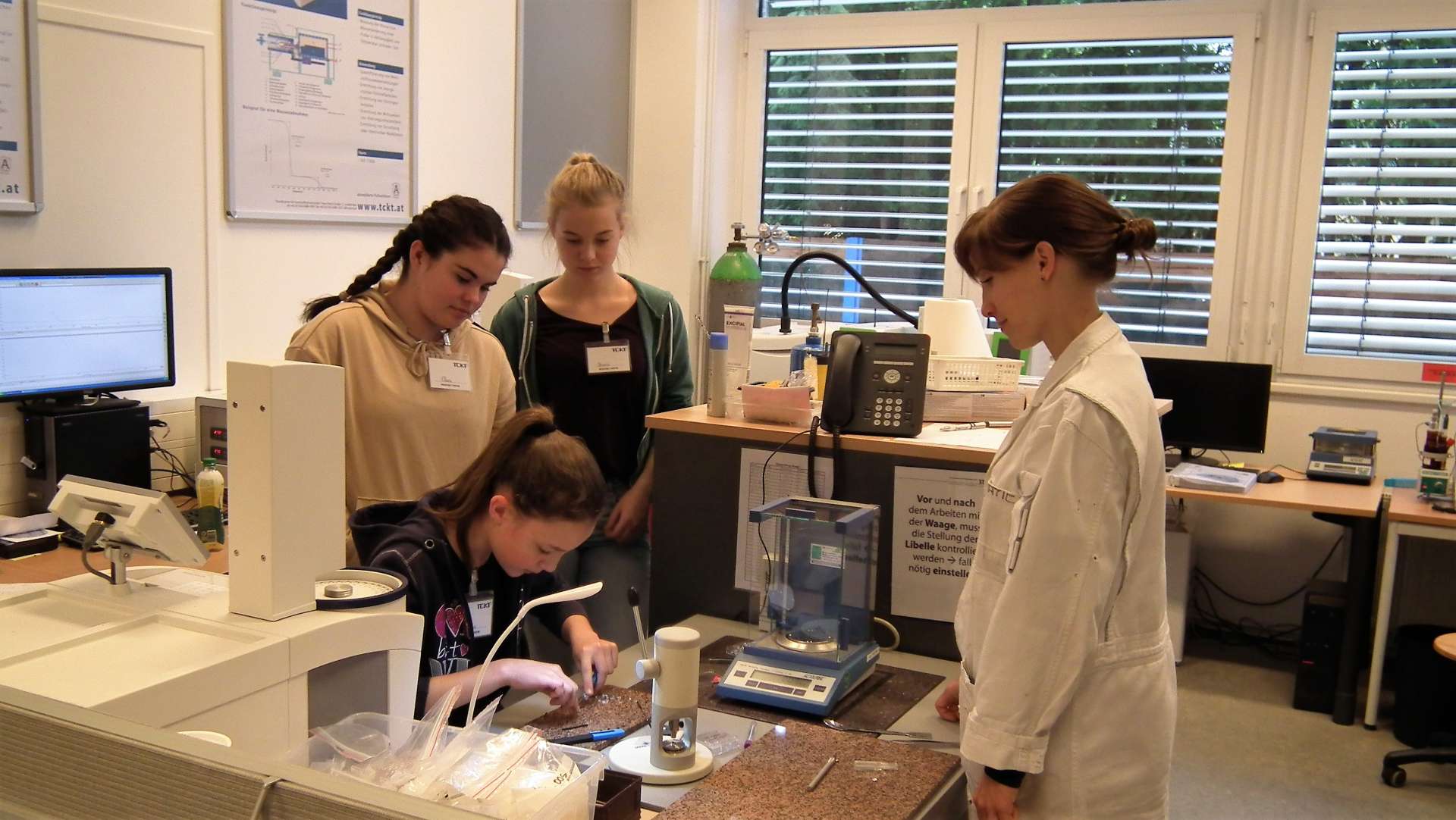 Girls‘ Day 2017 at the TCKT - Transfercenter für Kunststofftechnik GmbH