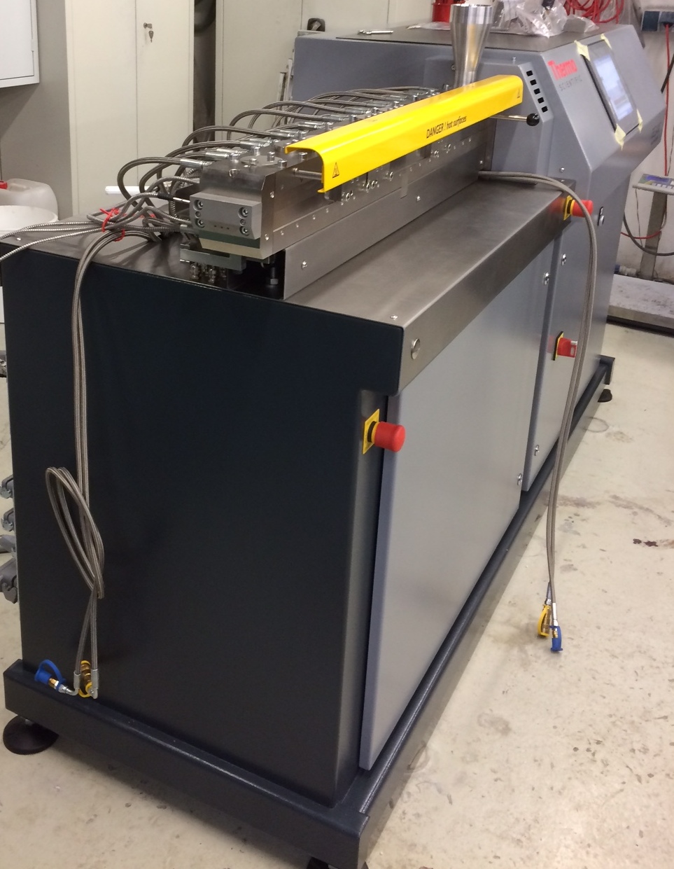 Neuer Compounder am TCKT - Transfercenter für Kunststofftechnik GmbH